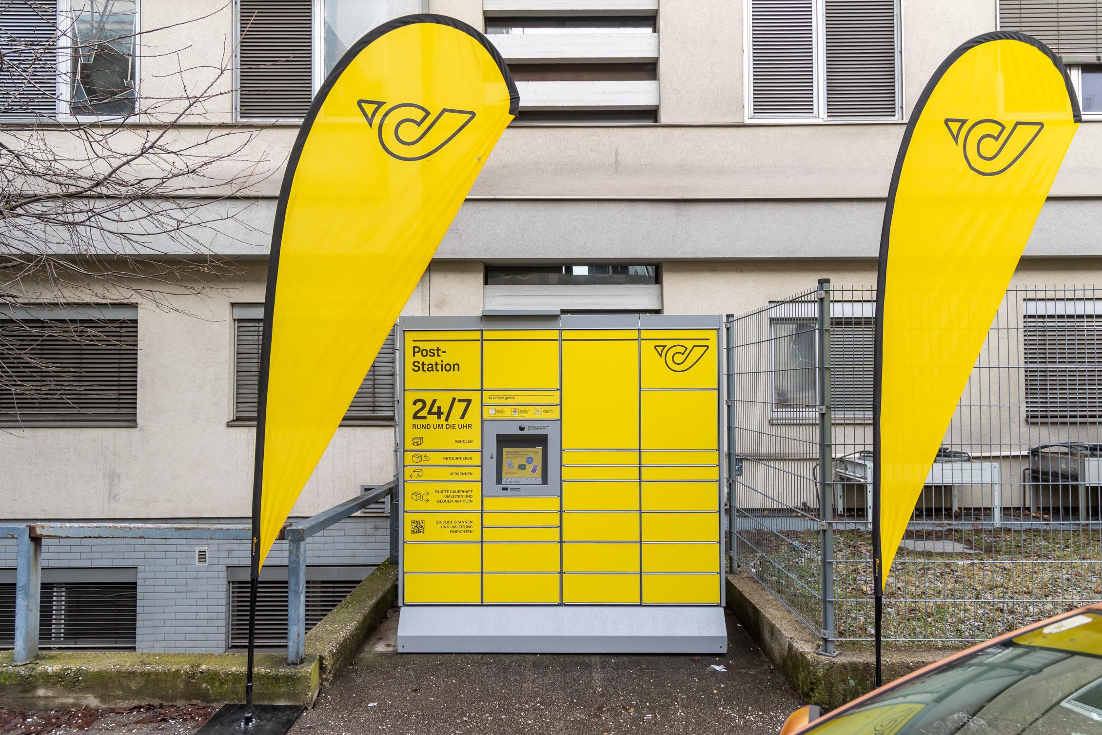 Von der Telefonzelle zur Post-Station - wir im bild